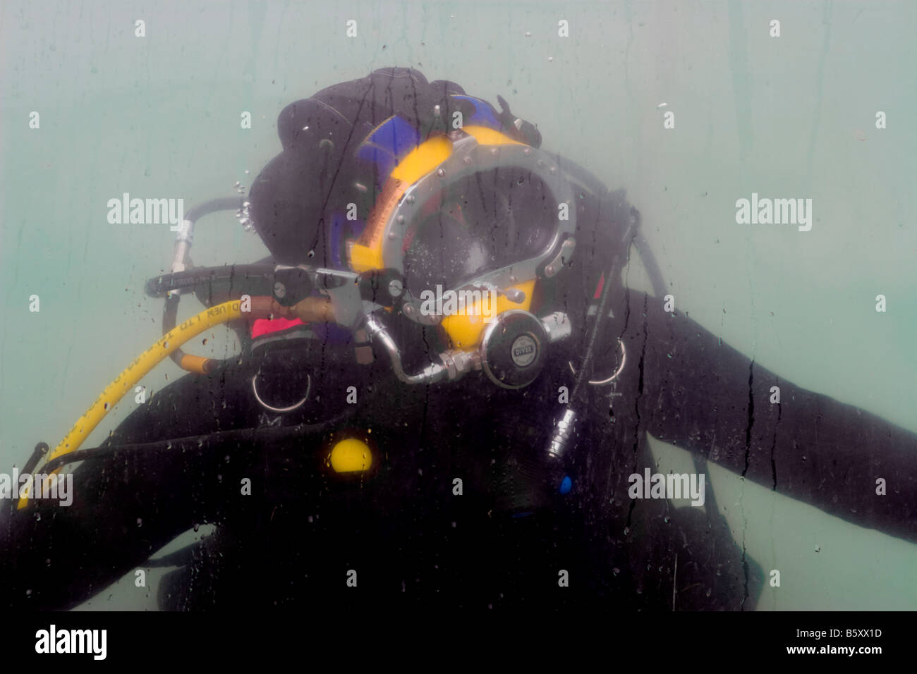 A submerged Royal Navy diver Stock Photo - Alamy
