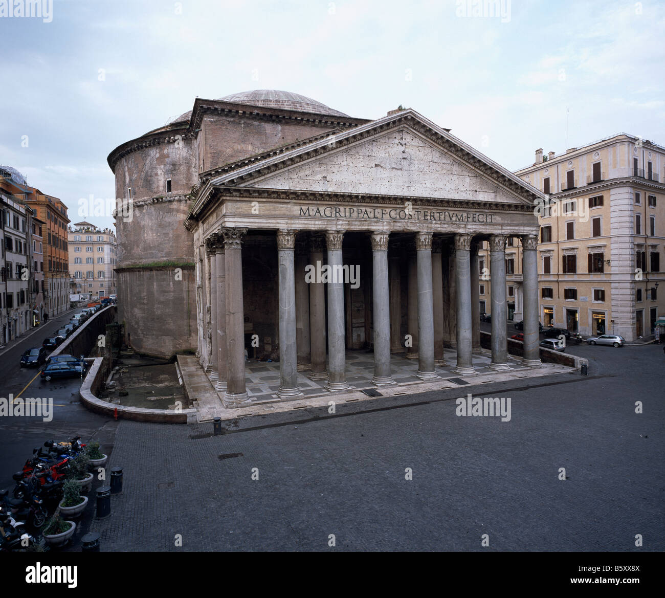 Pantheon rome dome exterior hi-res stock photography and images - Alamy