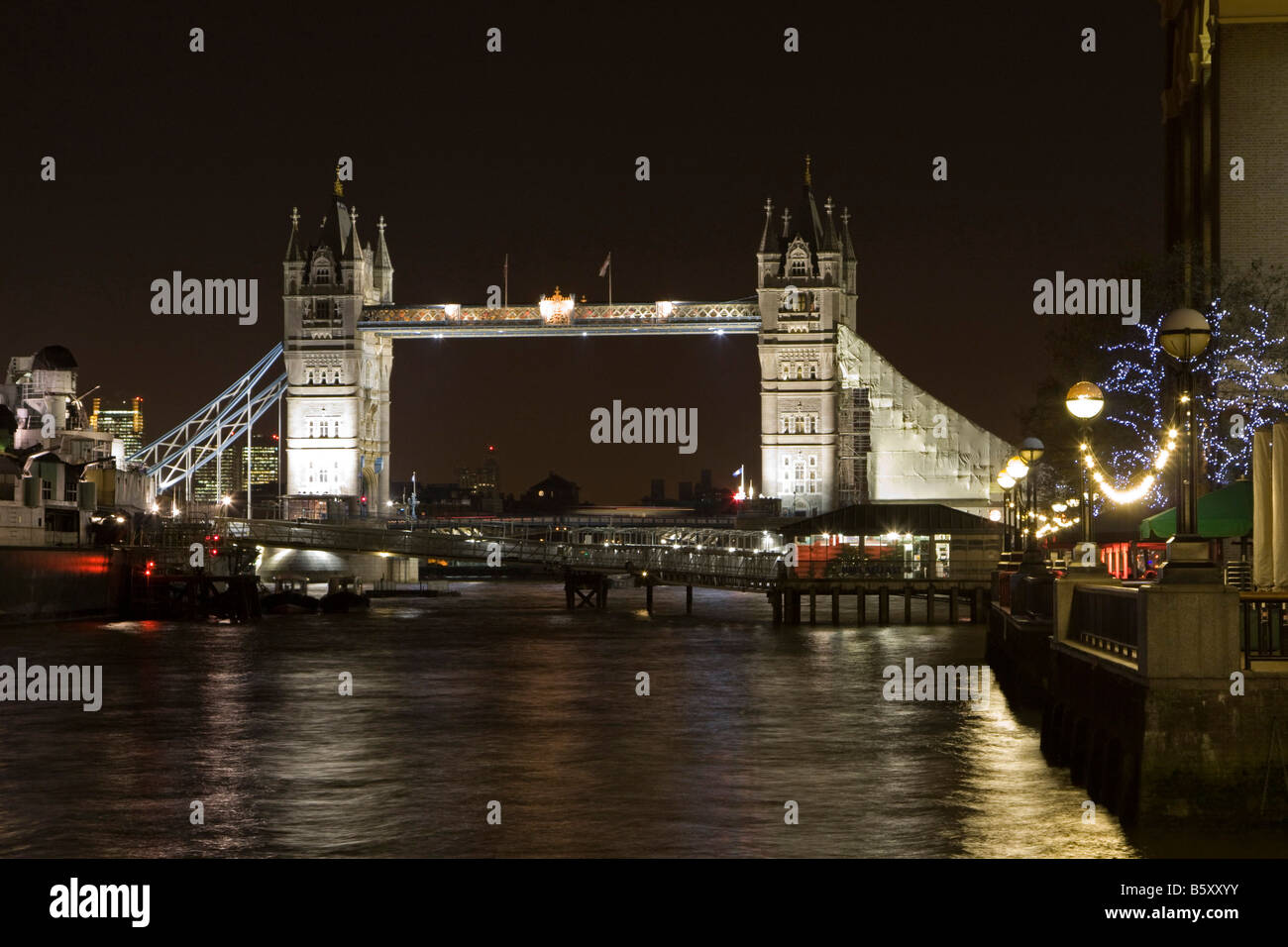 Places of reflect hi-res stock photography and images - Alamy