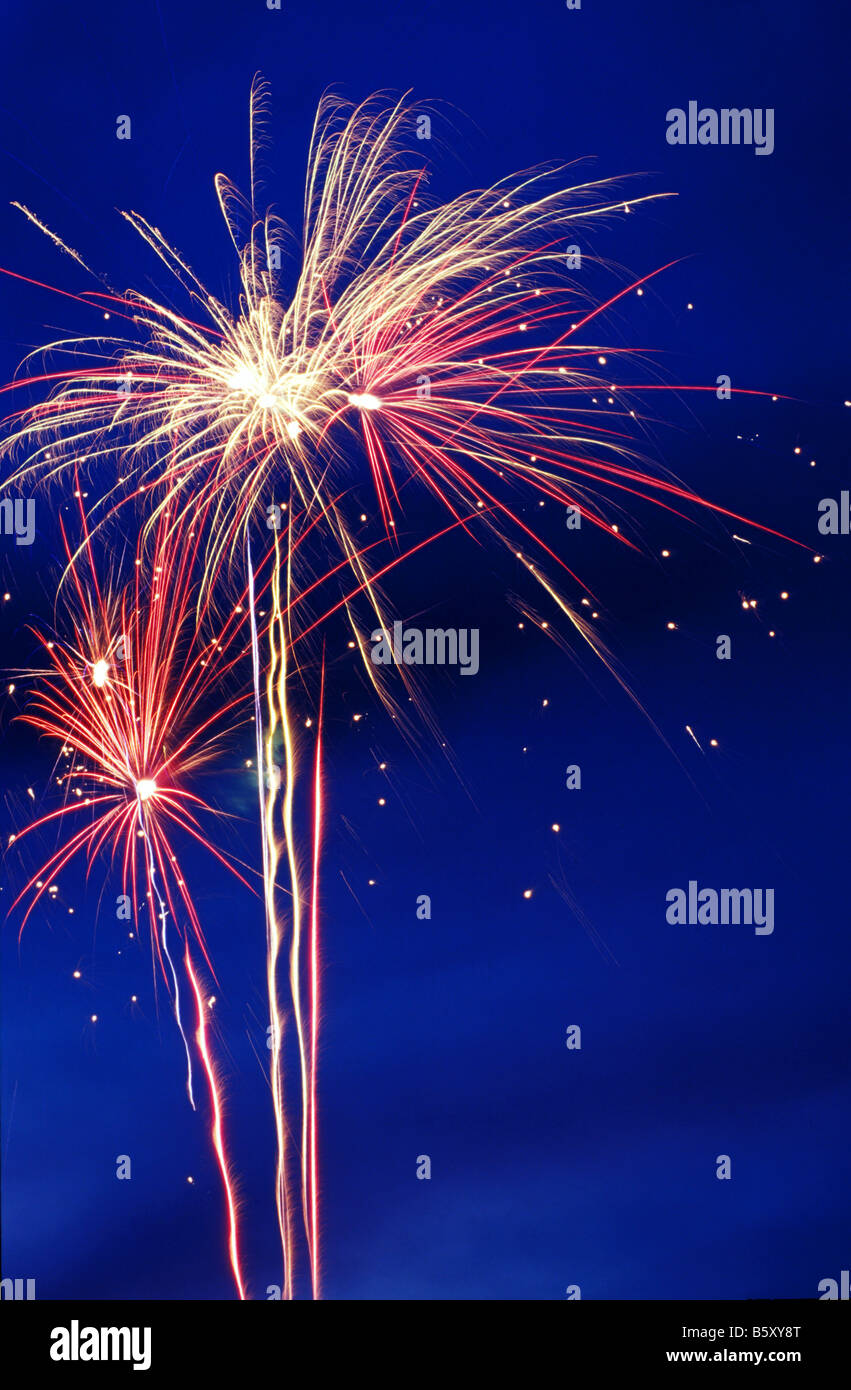 Exploding fireworks starburst hi-res stock photography and images - Alamy