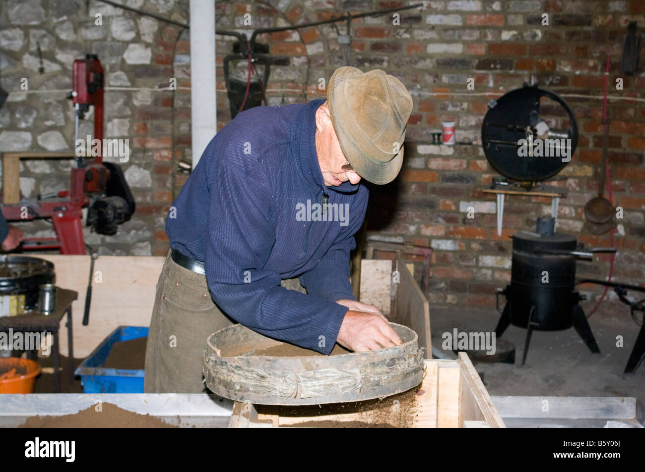 Seive sieve hi-res stock photography and images - Alamy