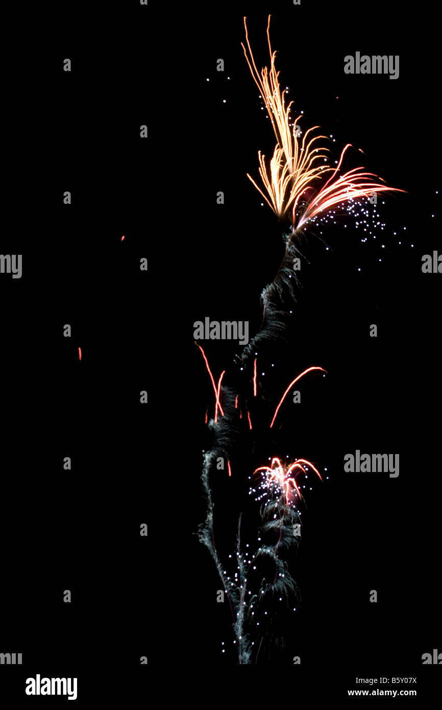 Bursts of fireworks hi-res stock photography and images - Alamy