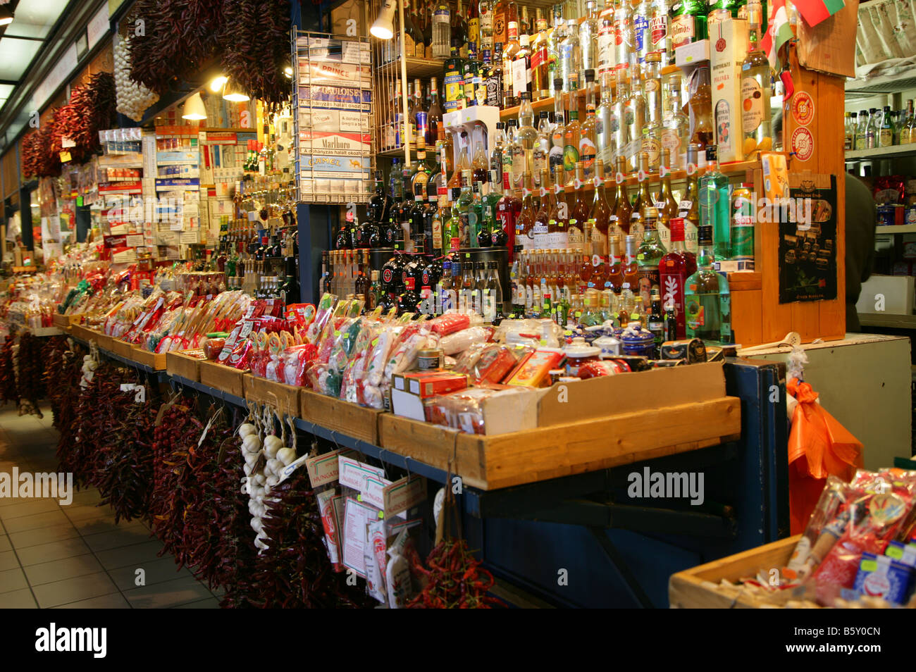 Central market budapest stall hi-res stock photography and images - Alamy