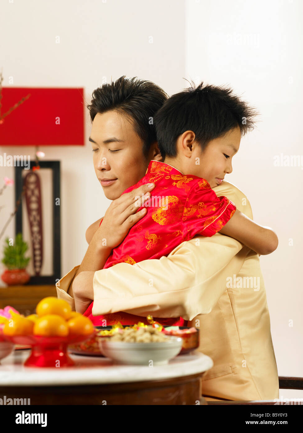 Father family hug oriental hi-res stock photography and images - Alamy