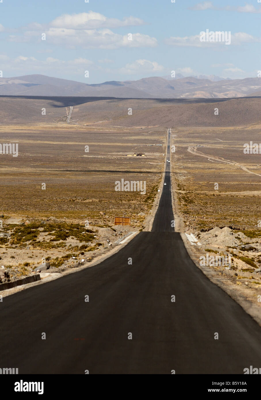 lonely way in the desert of Perù Stock Photo - Alamy