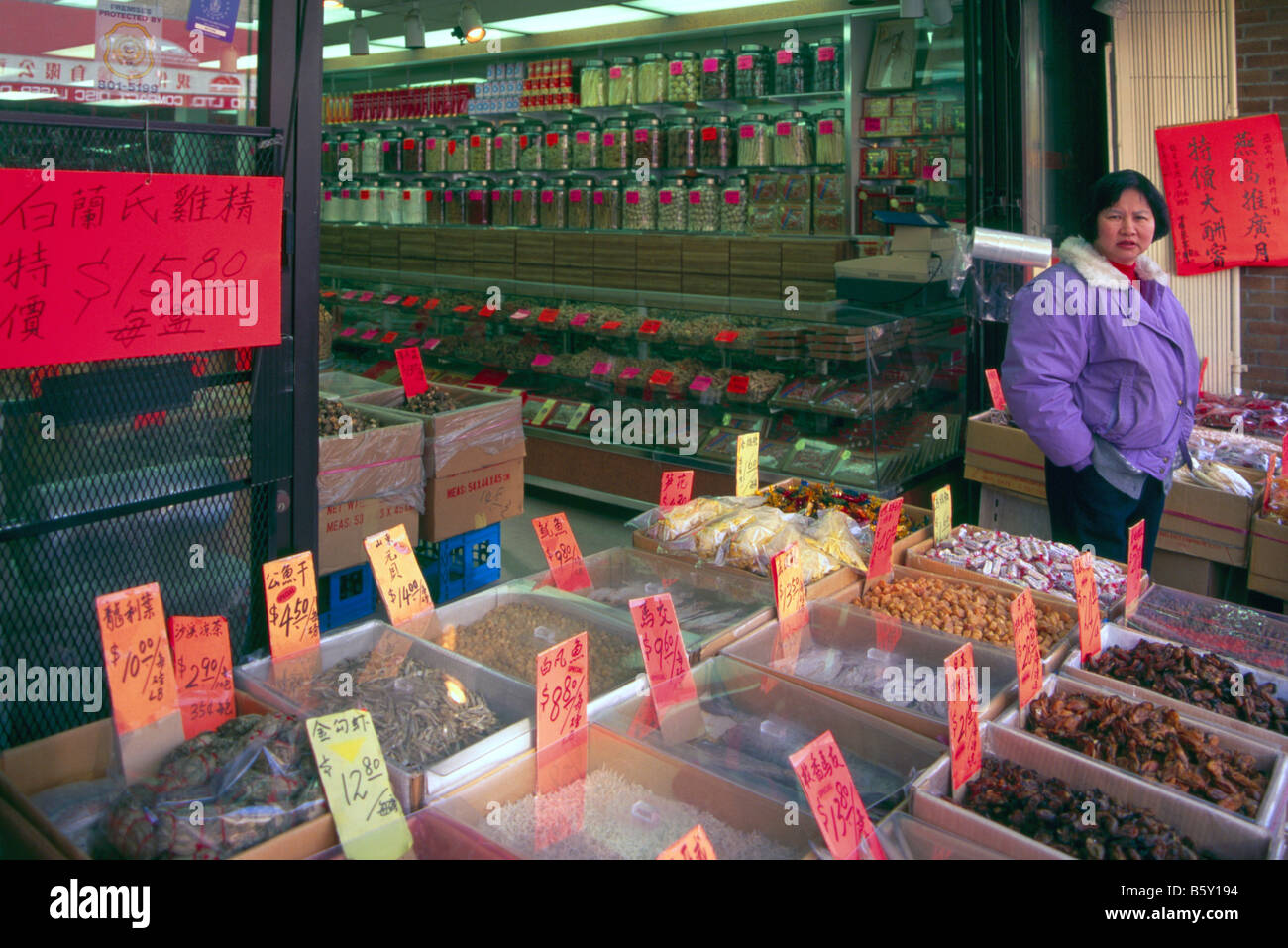 Chinatown, Vancouver, BC, British Columbia, Canada - Colourful Chinese ...