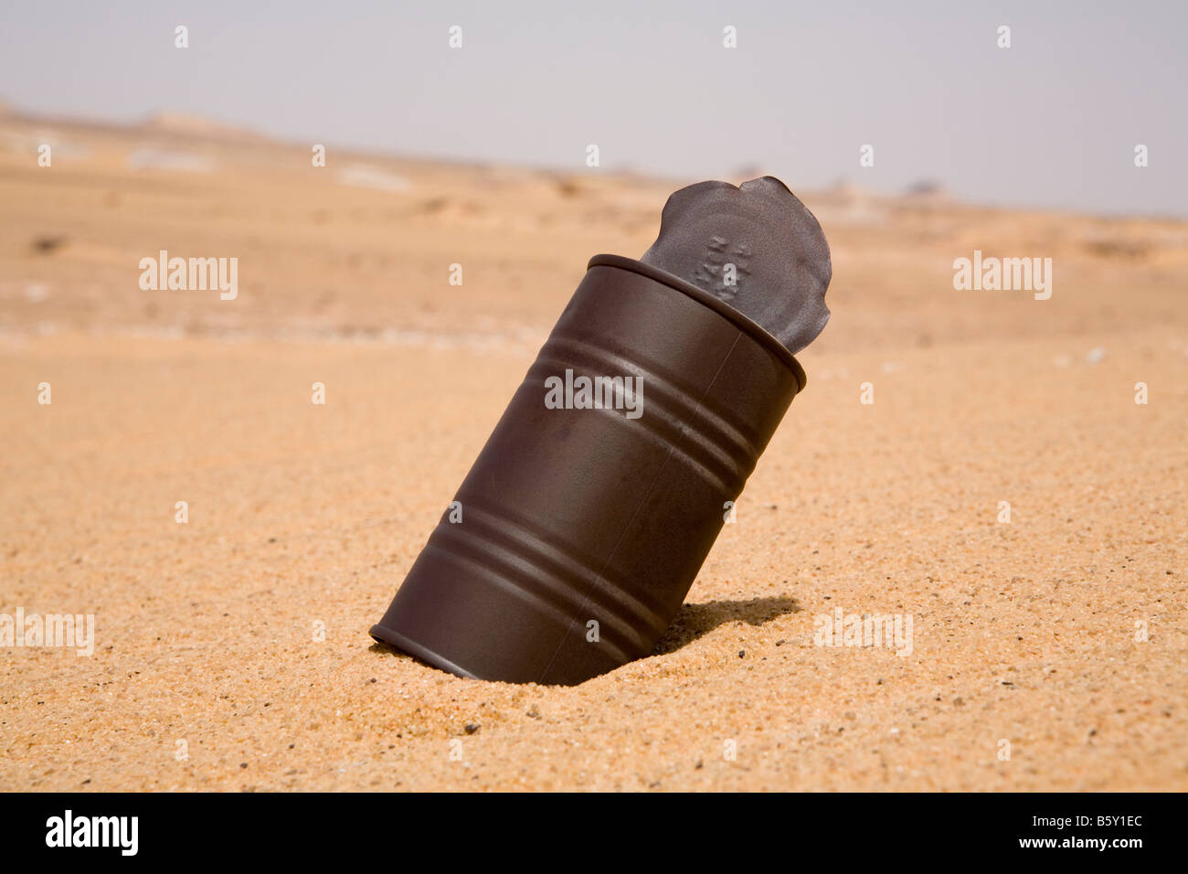 Rusted tin can in Sahara Desert Egypt North Africa Stock Photo - Alamy