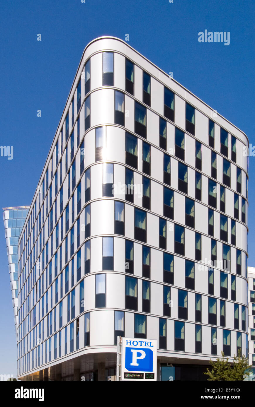 Hotel courtyard marriott hi-res stock photography and images - Alamy