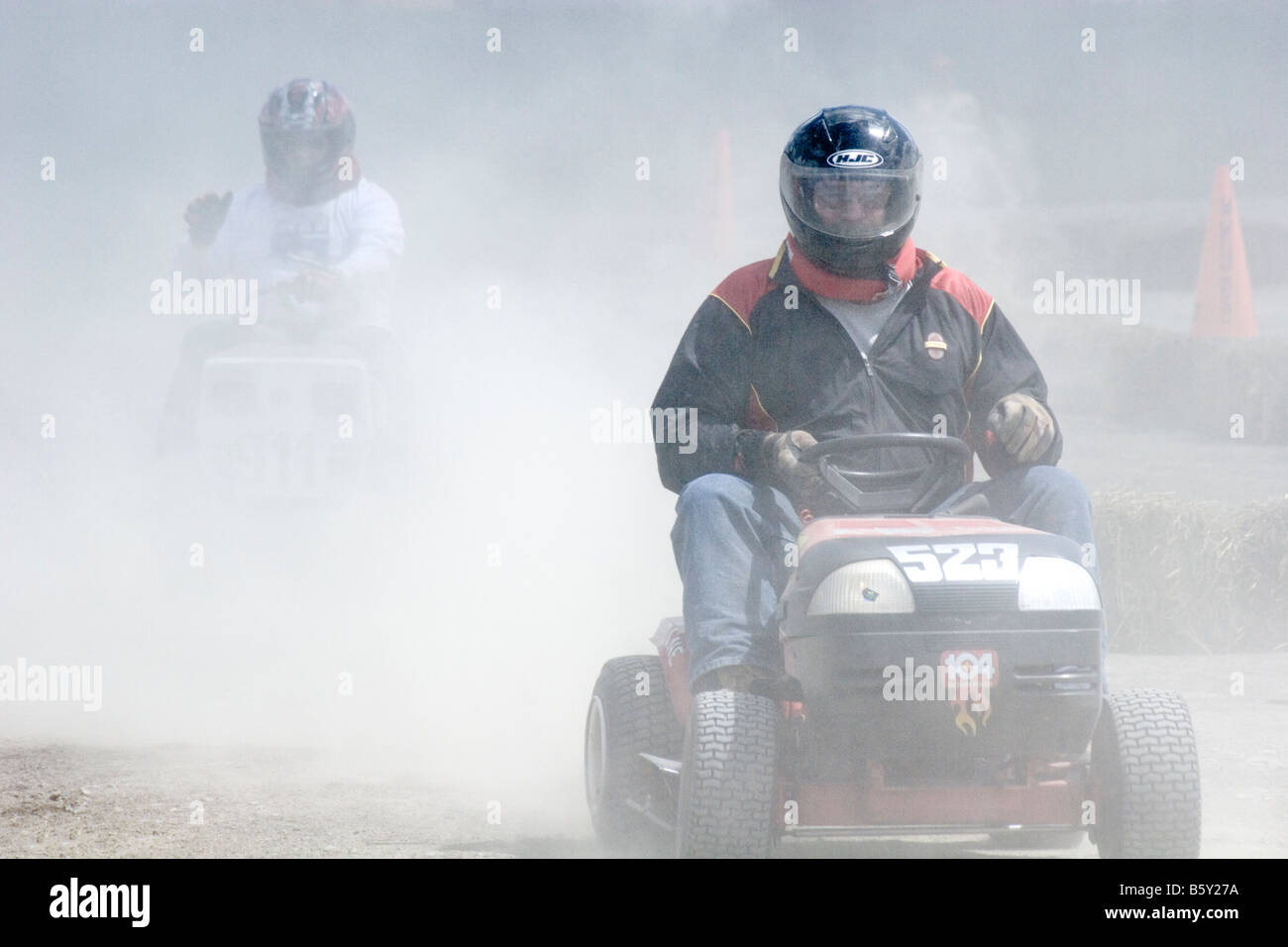 Lawn mower race hi-res stock photography and images - Alamy