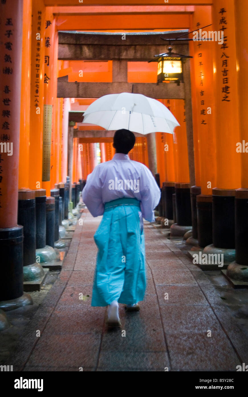 Shinto monk in Fushimi Inari Taisha in Japan Stock Photo - Alamy