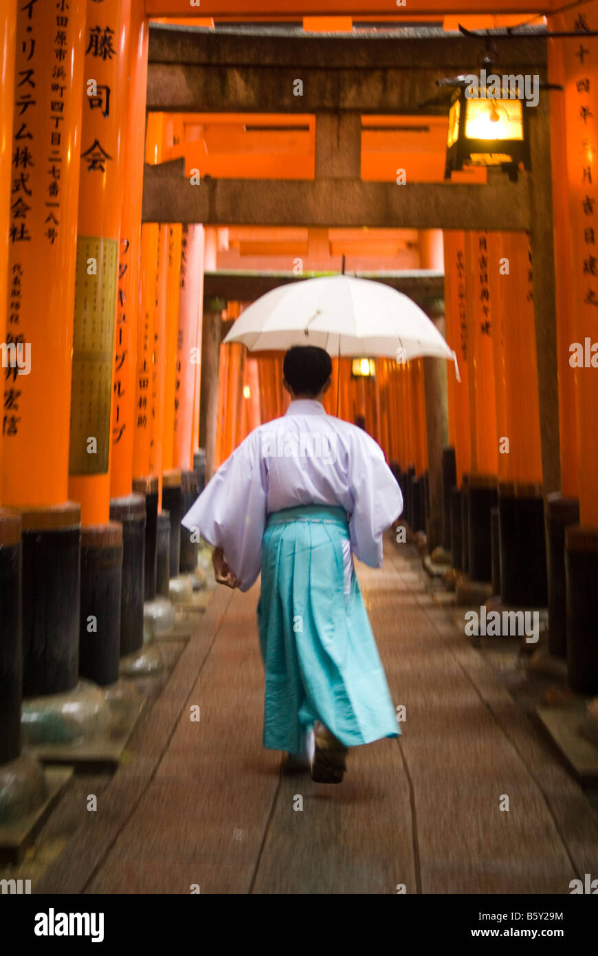 Shinto monk in Fushimi Inari Taisha in Japan Stock Photo - Alamy