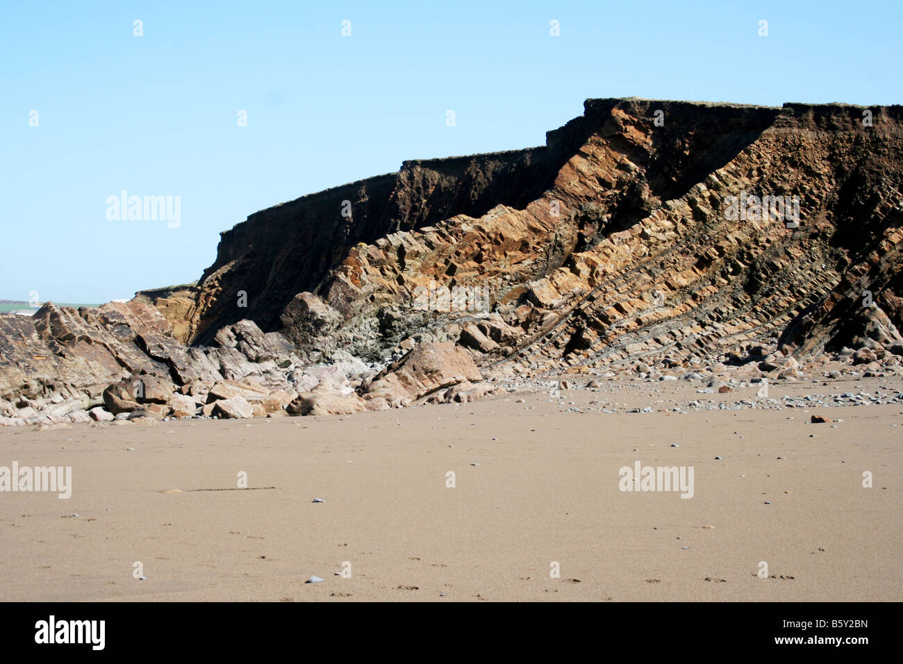 Rock strata on a beach in Cornwall Stock Photo - Alamy