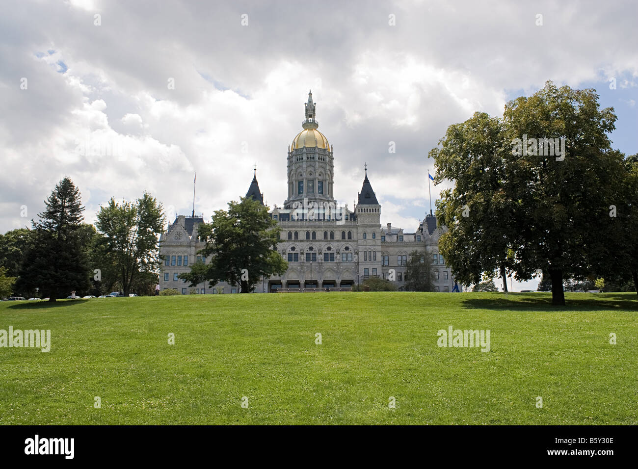 The golden domed capitol building in Hartford Connecticut Stock Photo ...