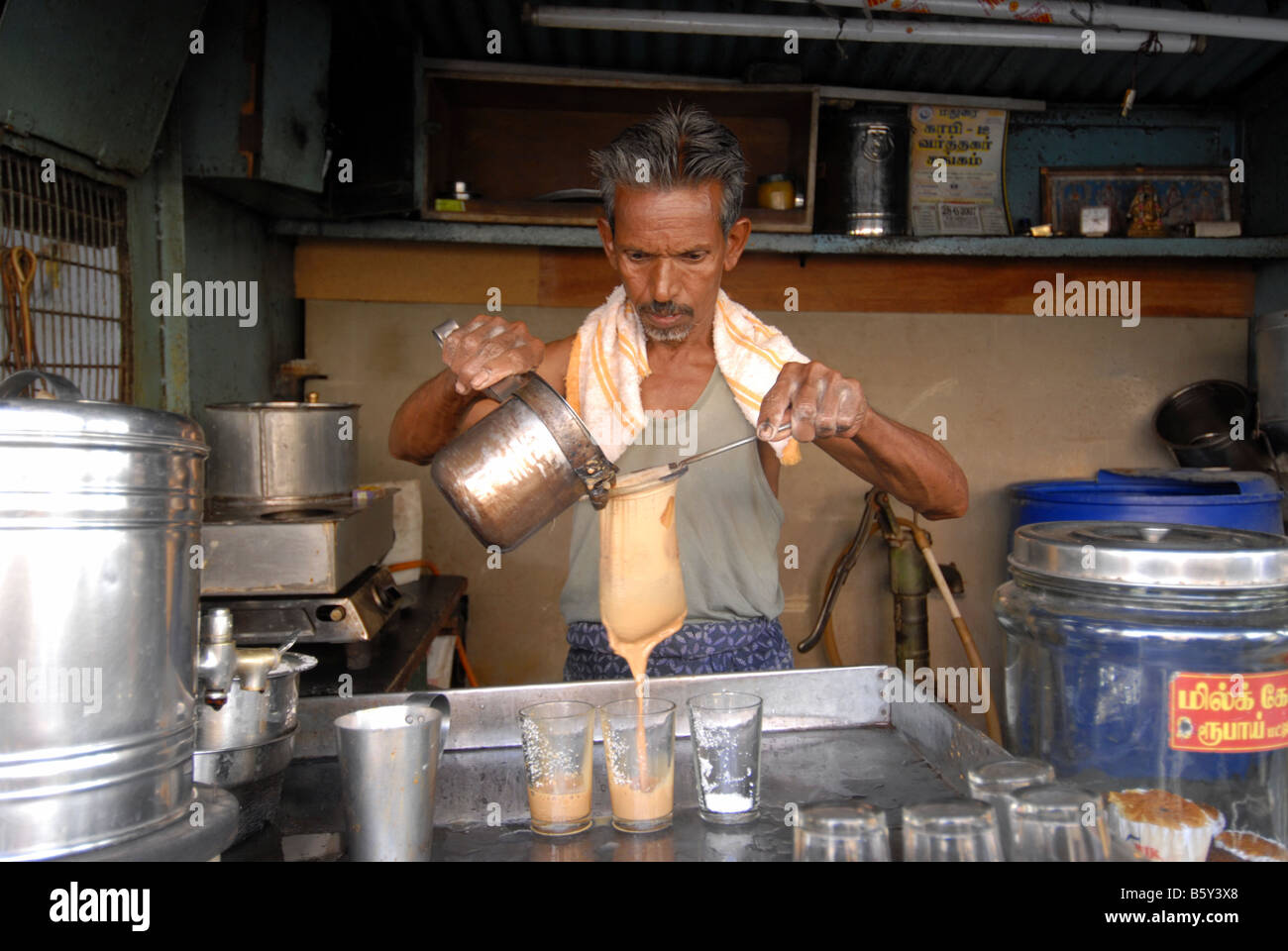 A TEA SHOP IN MADURAI TAMILNADU Stock Photo - Alamy