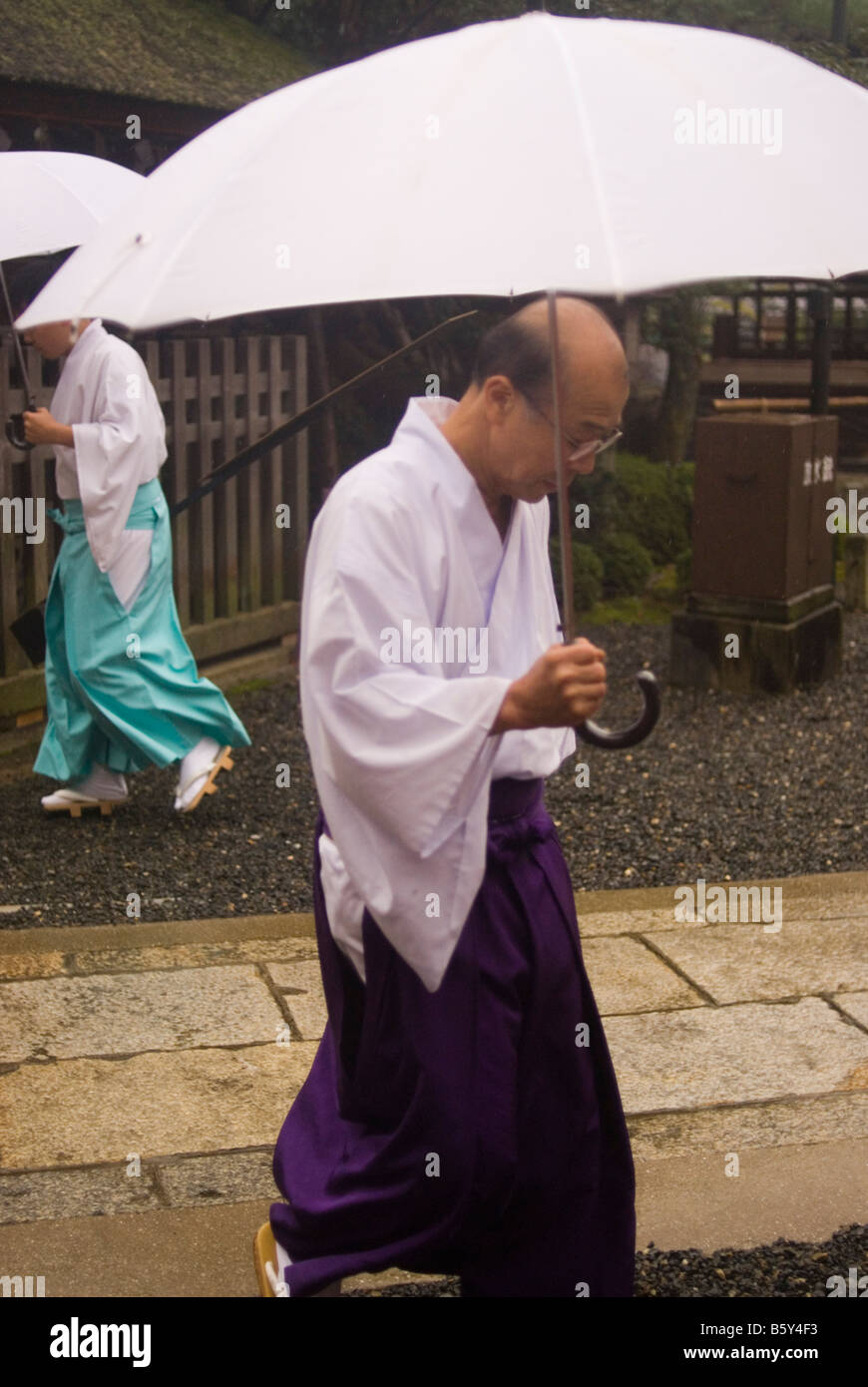 Shinto monk in Fushimi Inari Taisha in Japan Stock Photo - Alamy