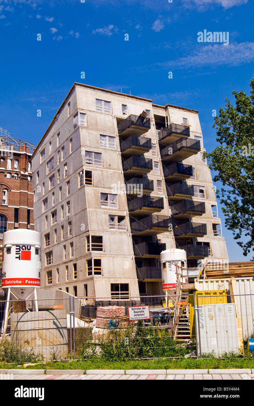 Part completion of housing block in Vienna, Austria Stock Photo - Alamy