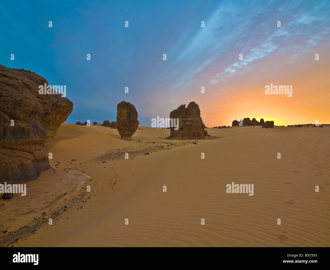 Rockformation in the algerian Sahara Stock Photo - Alamy
