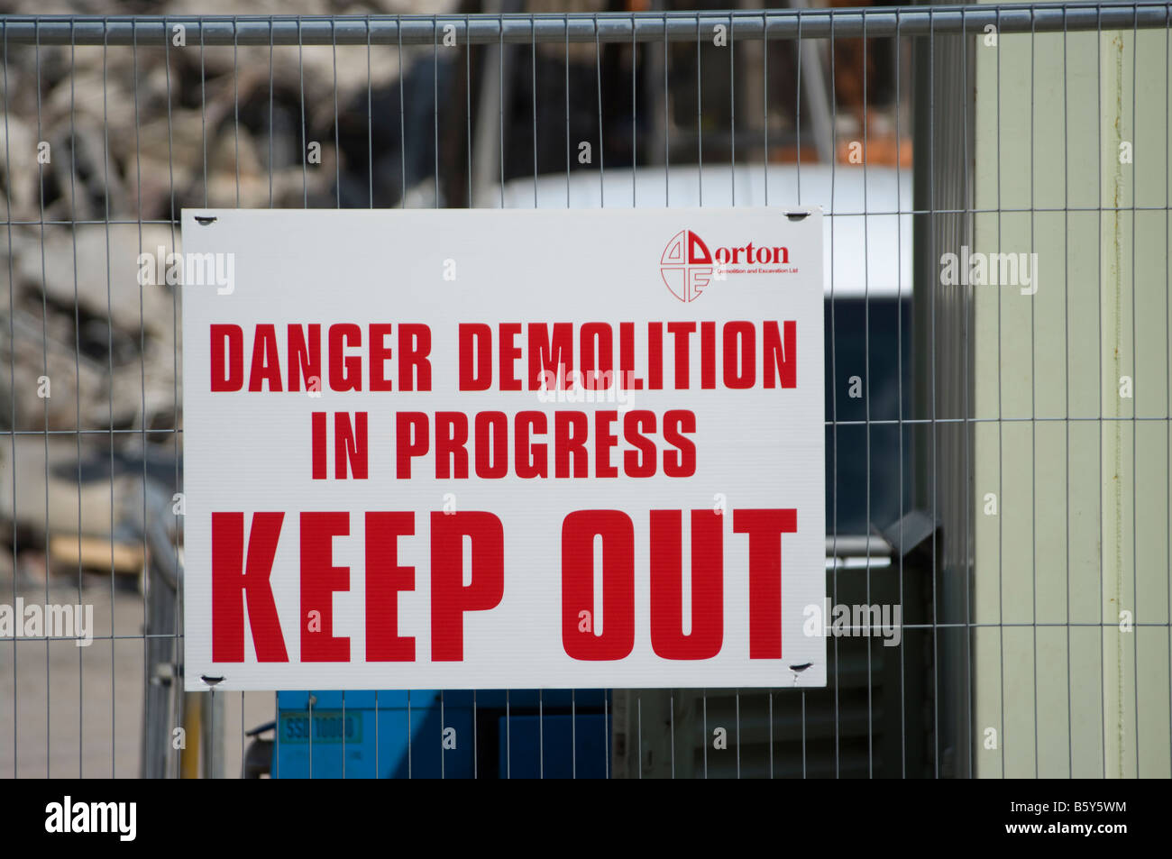 Demolition sign hi-res stock photography and images - Alamy
