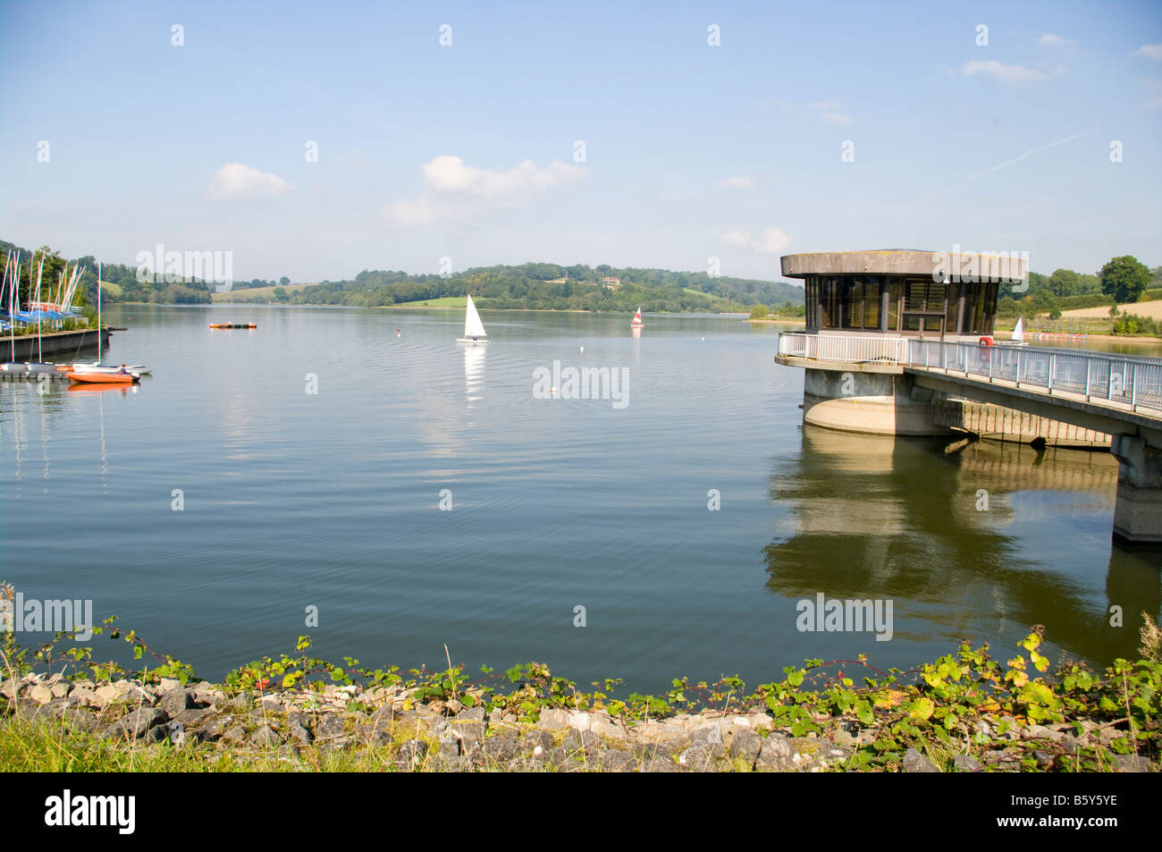 Sailing On Ardingly Reservoir West Sussex landscape Stock Photo - Alamy