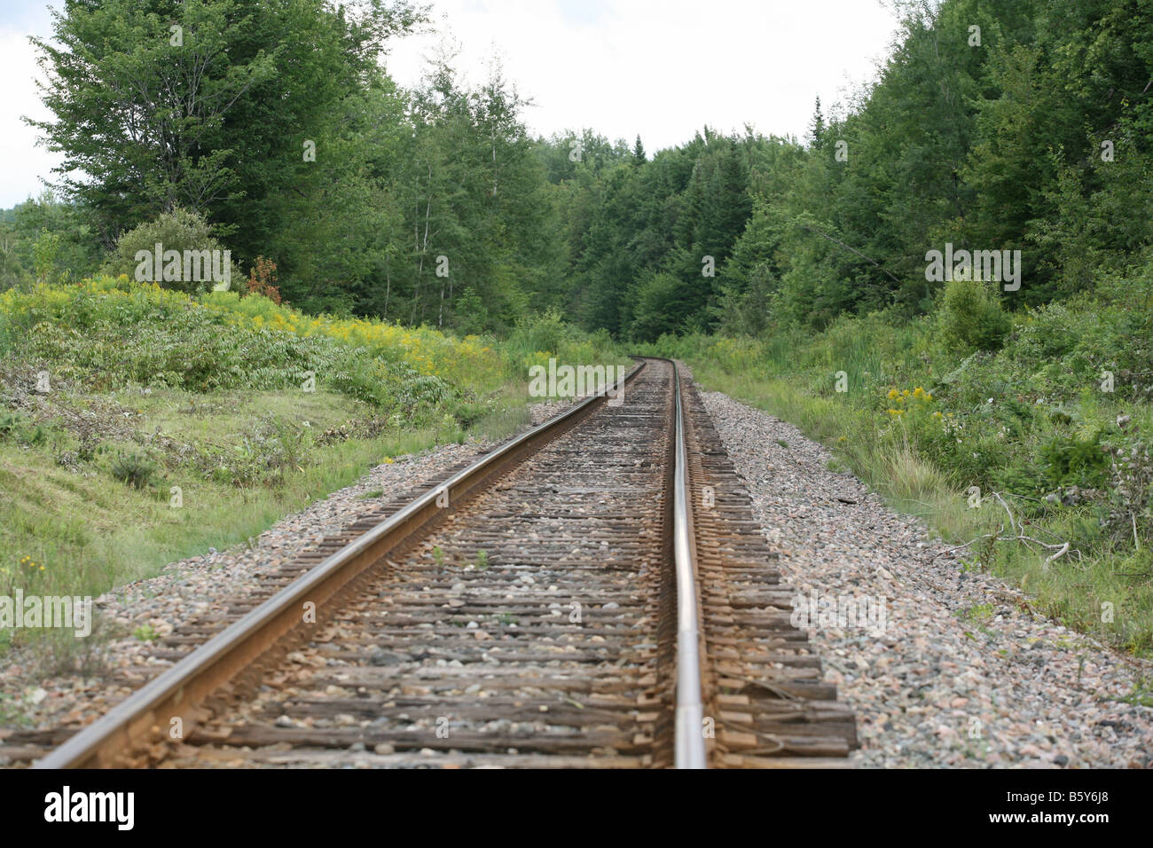 countryside train tracks Stock Photo - Alamy