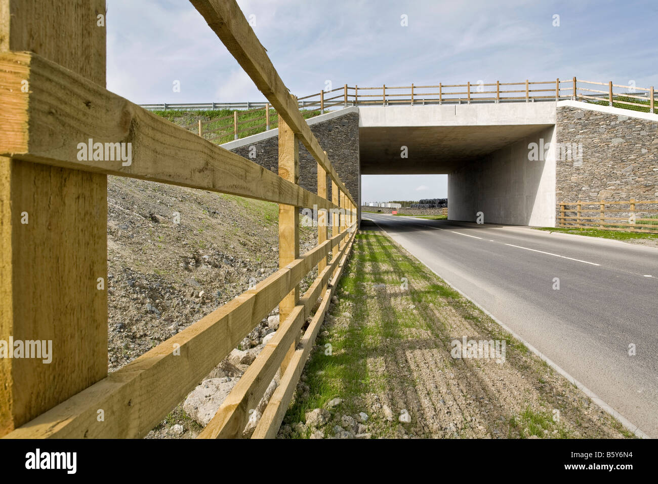 Dual carriageway bridge hi-res stock photography and images - Alamy