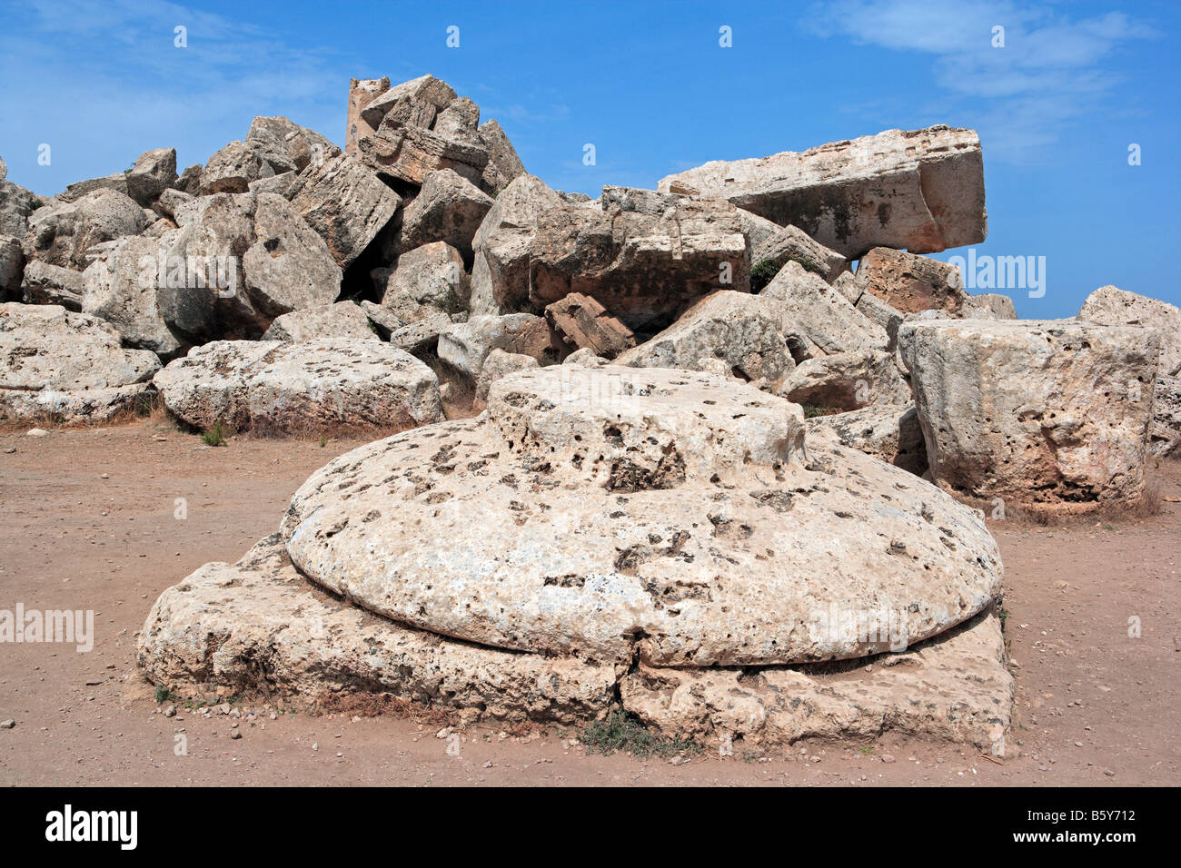 Selinus greek temple hi-res stock photography and images - Alamy