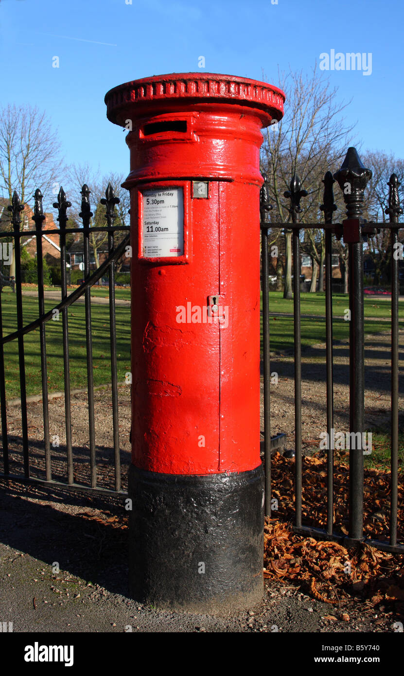 A traditonal red Royal Mail pillar box Stock Photo - Alamy
