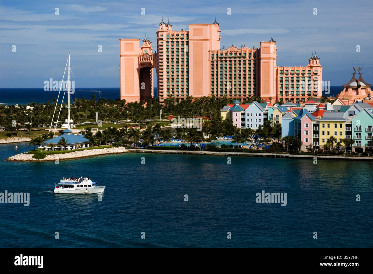 Atlantis resort hotel in nassau hi-res stock photography and images - Alamy