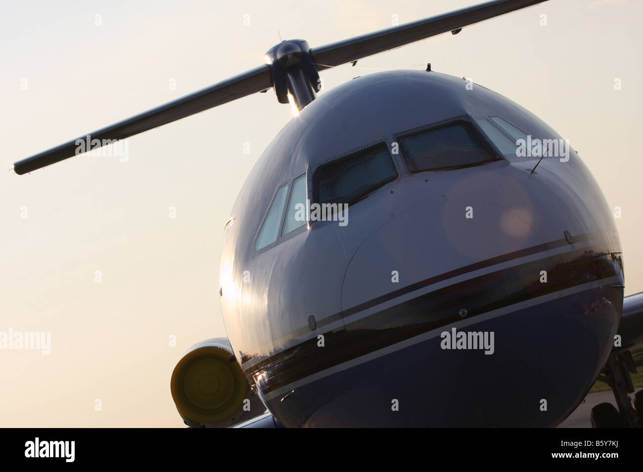 Airplane flying jet stream hi-res stock photography and images - Alamy