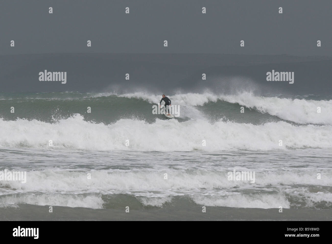 Surfing newquay cornwall hi-res stock photography and images - Alamy