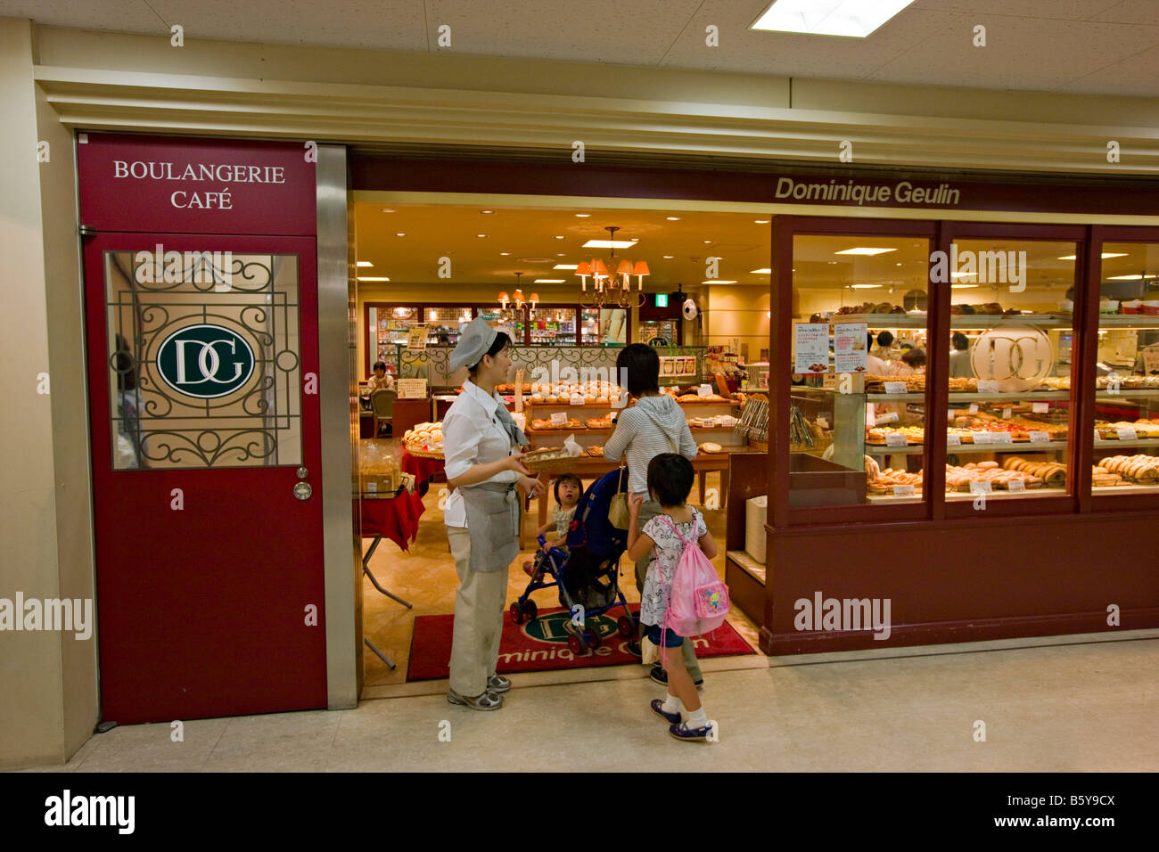 French boulangerie and cafe (Dominique Geulin) at the Sapporo JR ...