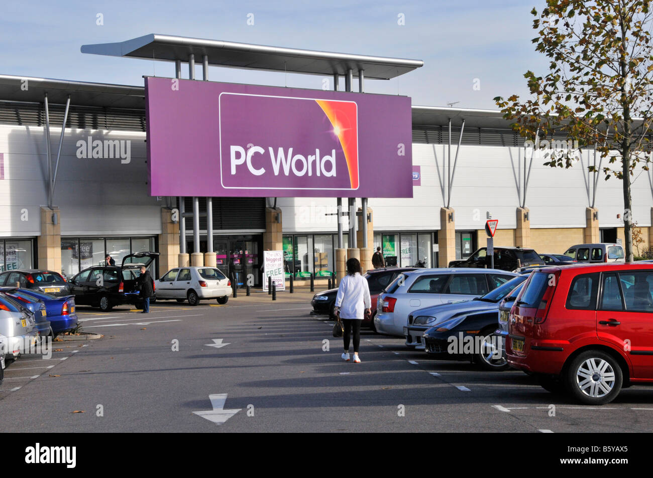 Sign pc world computer superstore hi-res stock photography and images ...