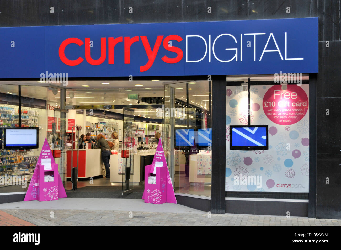 Currys Digital shopfront with rebranding fascia sign November 2008 ...