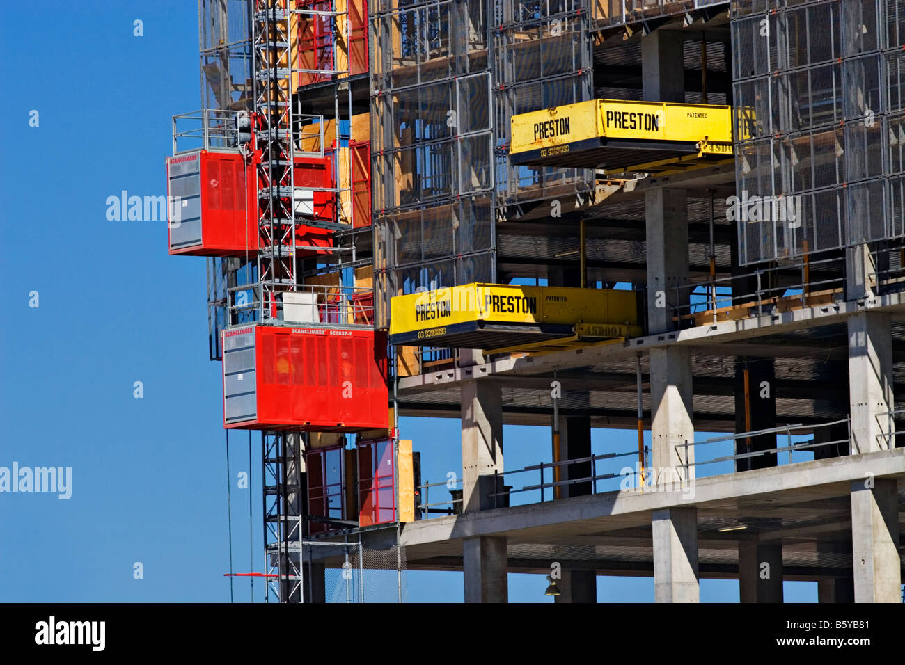 Construction / A Passenger Hoist climbs a Building Project.Melbourne ...