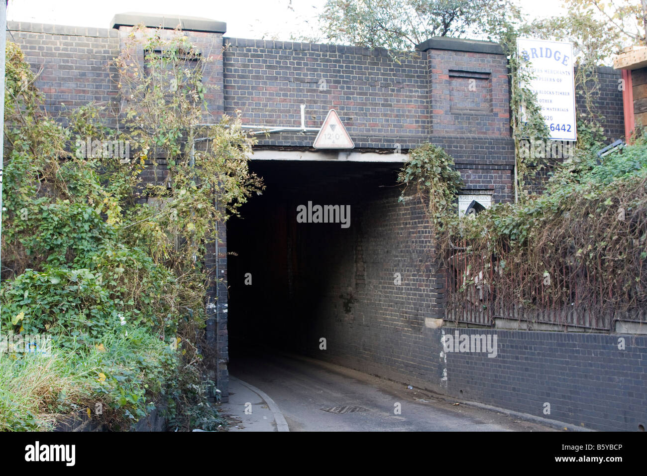 Rail overbridge hi-res stock photography and images - Alamy