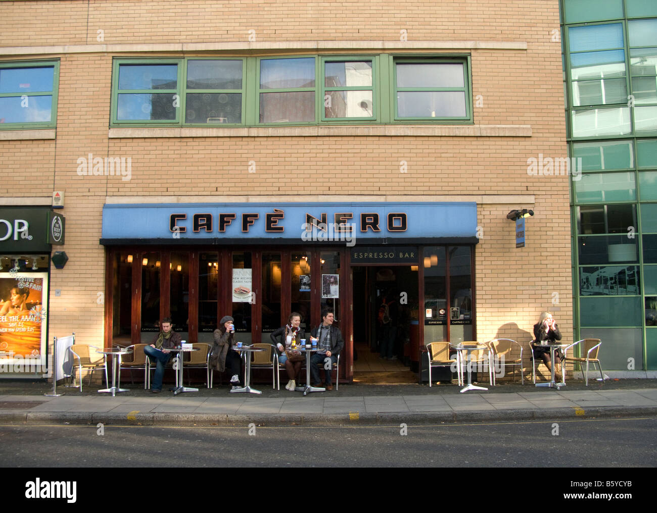Cafe nero cafe hi-res stock photography and images - Alamy