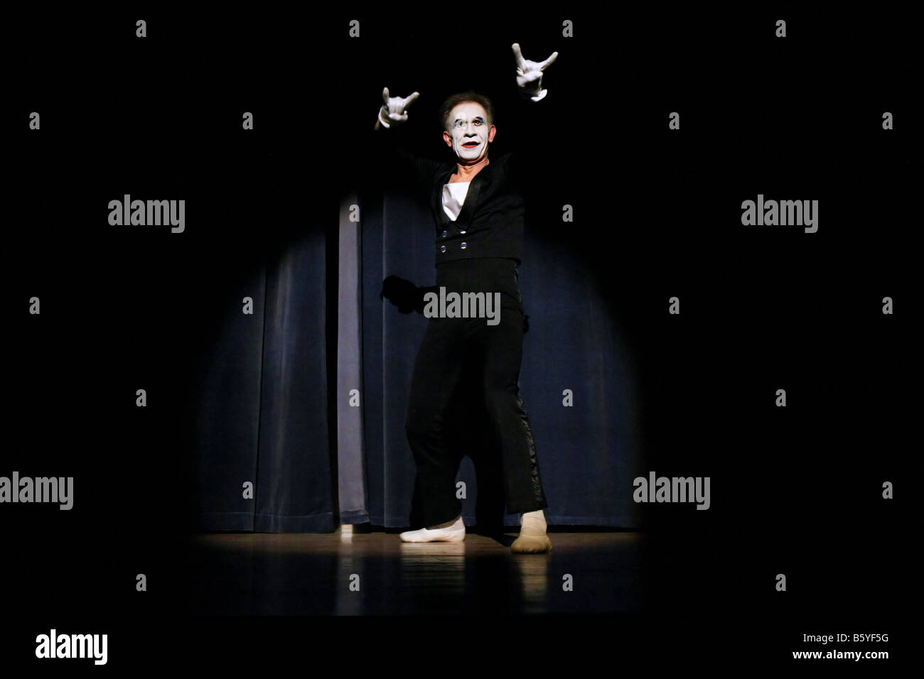 Fun mime hi-res stock photography and images - Alamy