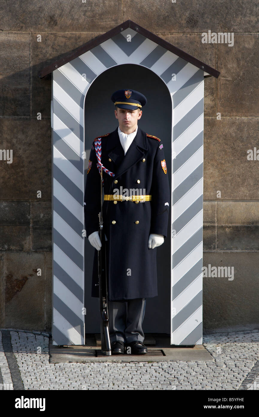 Honour guard at the entrance to Prague Castle, Prague Stock Photo - Alamy