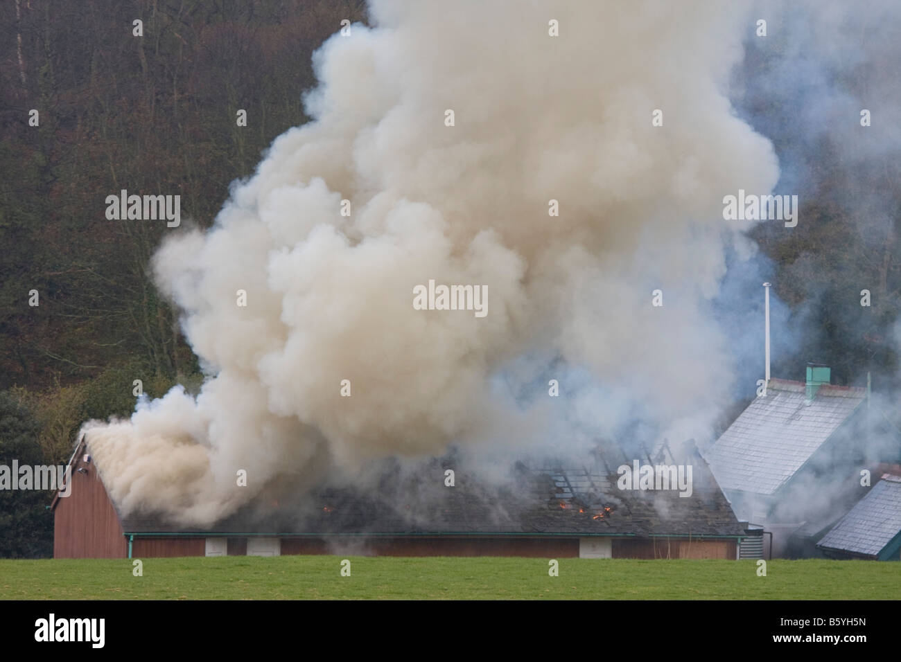 Smoke building hi-res stock photography and images - Alamy