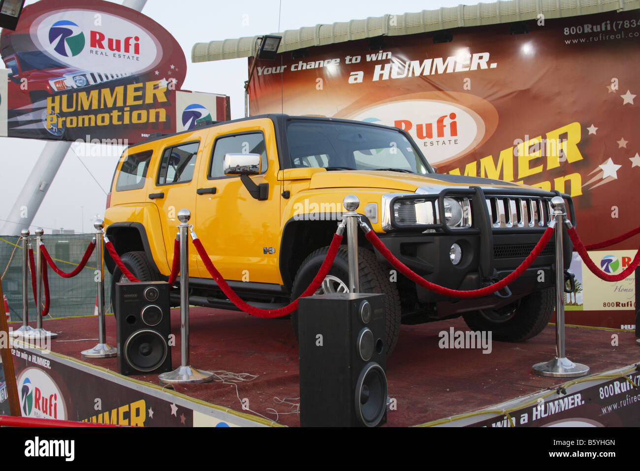 A HUMMER ON DISPLAY AT A FAIR IN DUBAI Stock Photo - Alamy