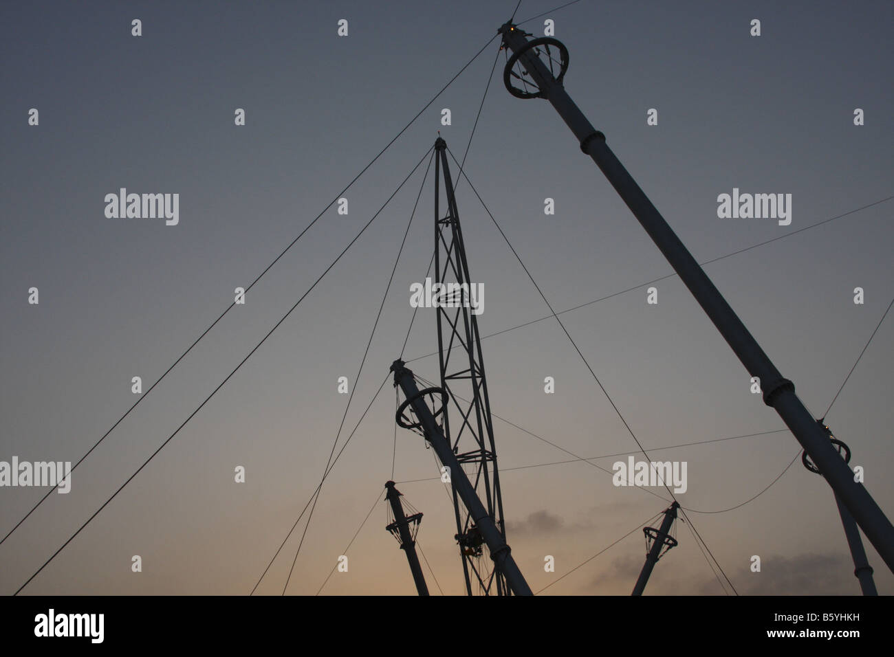 Masts horizontal hi-res stock photography and images - Alamy