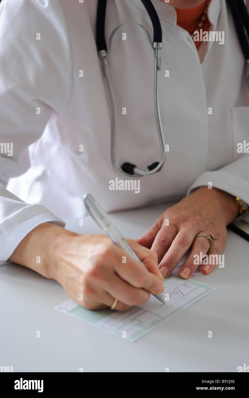 Doctors Note High Resolution Stock Photography and Images - Alamy