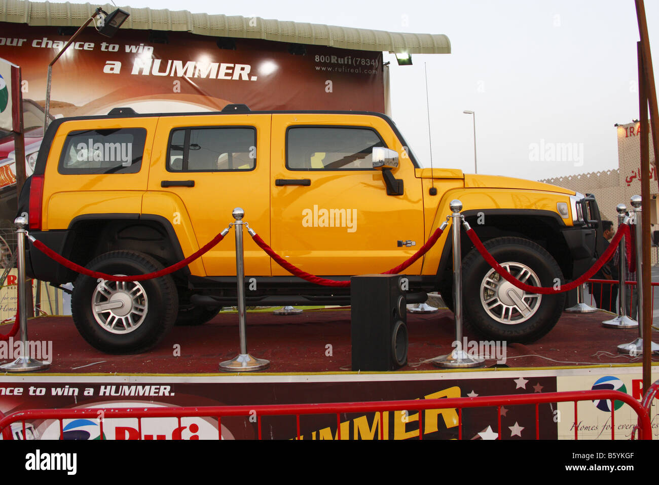 A HUMMER ON DISPLAY AT A FAIR IN DUBAI Stock Photo - Alamy
