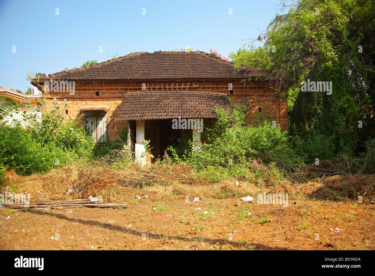 Neglected Portuguese style Colonial House in Goa, India Stock Photo - Alamy