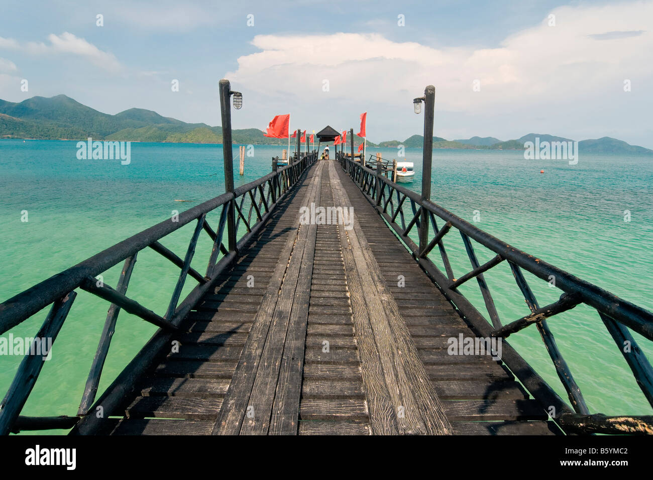 Koh Samet Asia catwalk footbridge view island Stock Photo - Alamy
