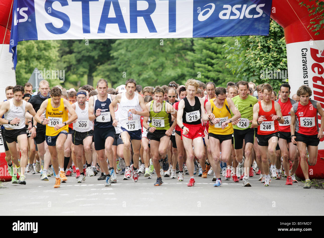 Start marathon hi-res stock photography and images - Alamy