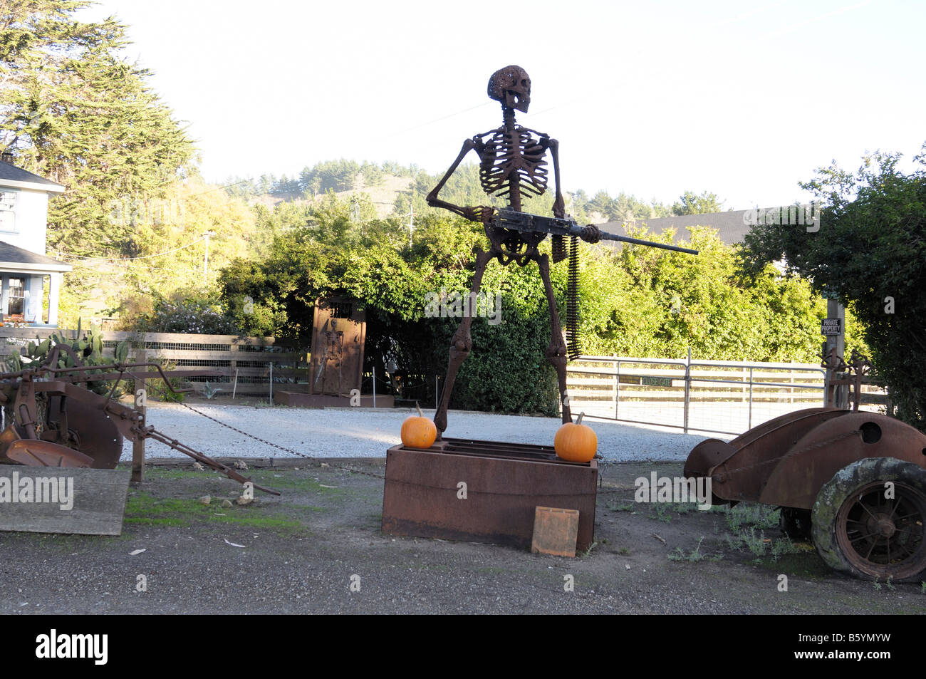 'Mars Rearmed' a giant skeleton statue by Michael Head Stock Photo - Alamy