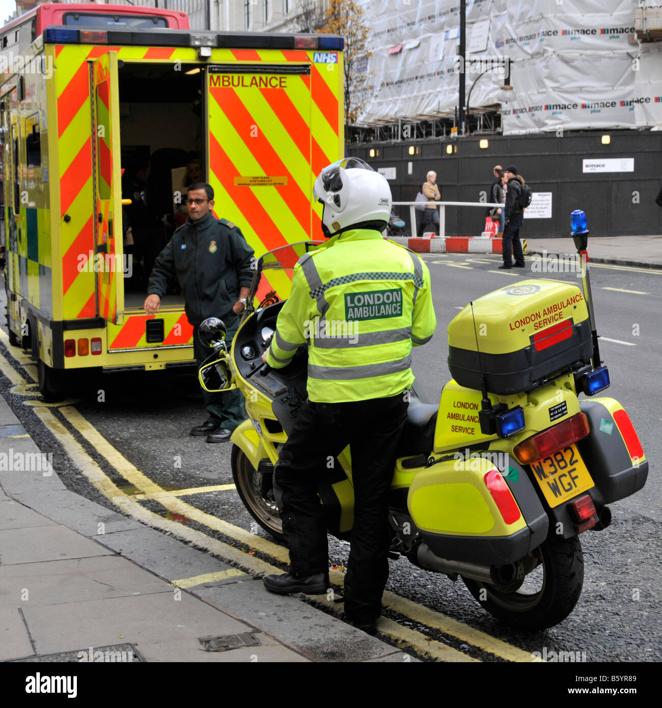 London Oxford Street ambulance & motorbike paramedic respond to Stock ...