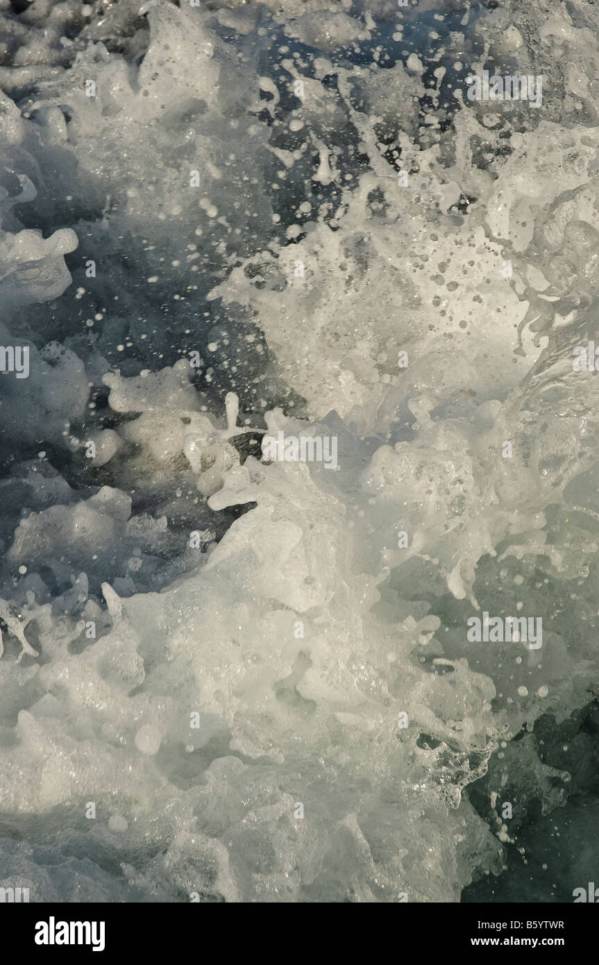 Frothy shoreline waves hi-res stock photography and images - Alamy