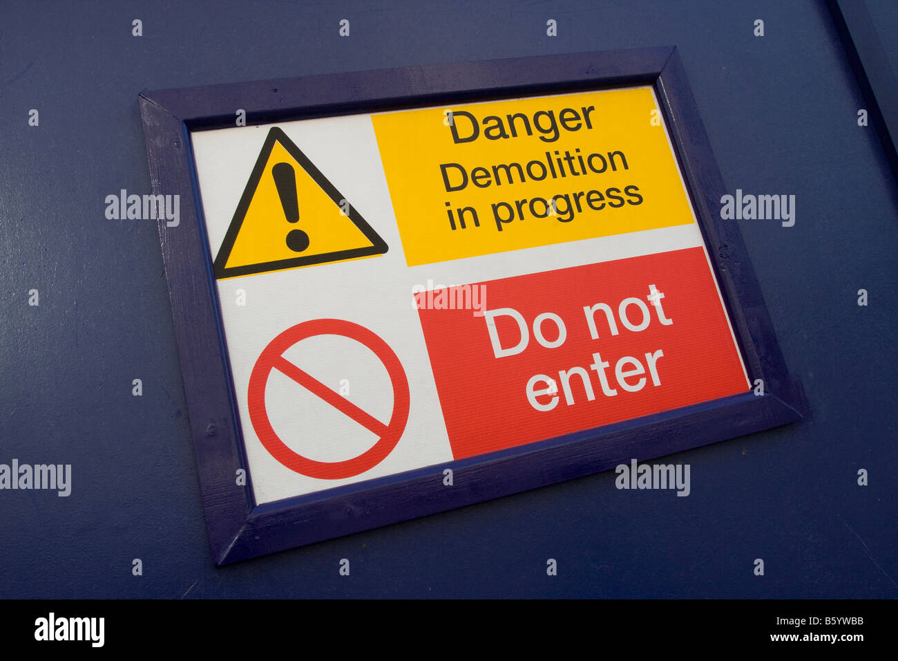 Demolition sign hi-res stock photography and images - Alamy